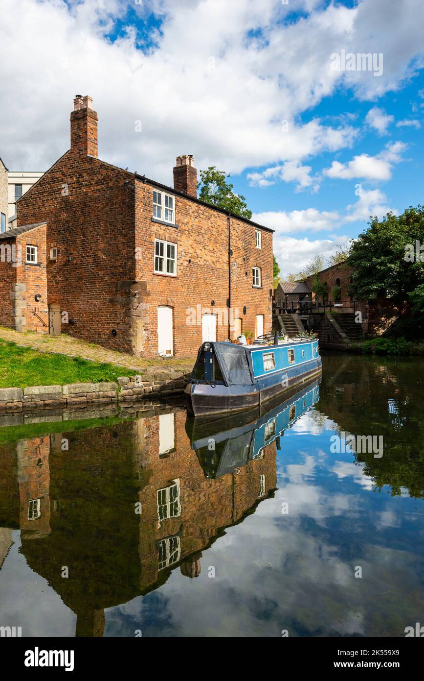 Old lock keepers cottage by the Ashton canal in New Islington, Ancoats ...
