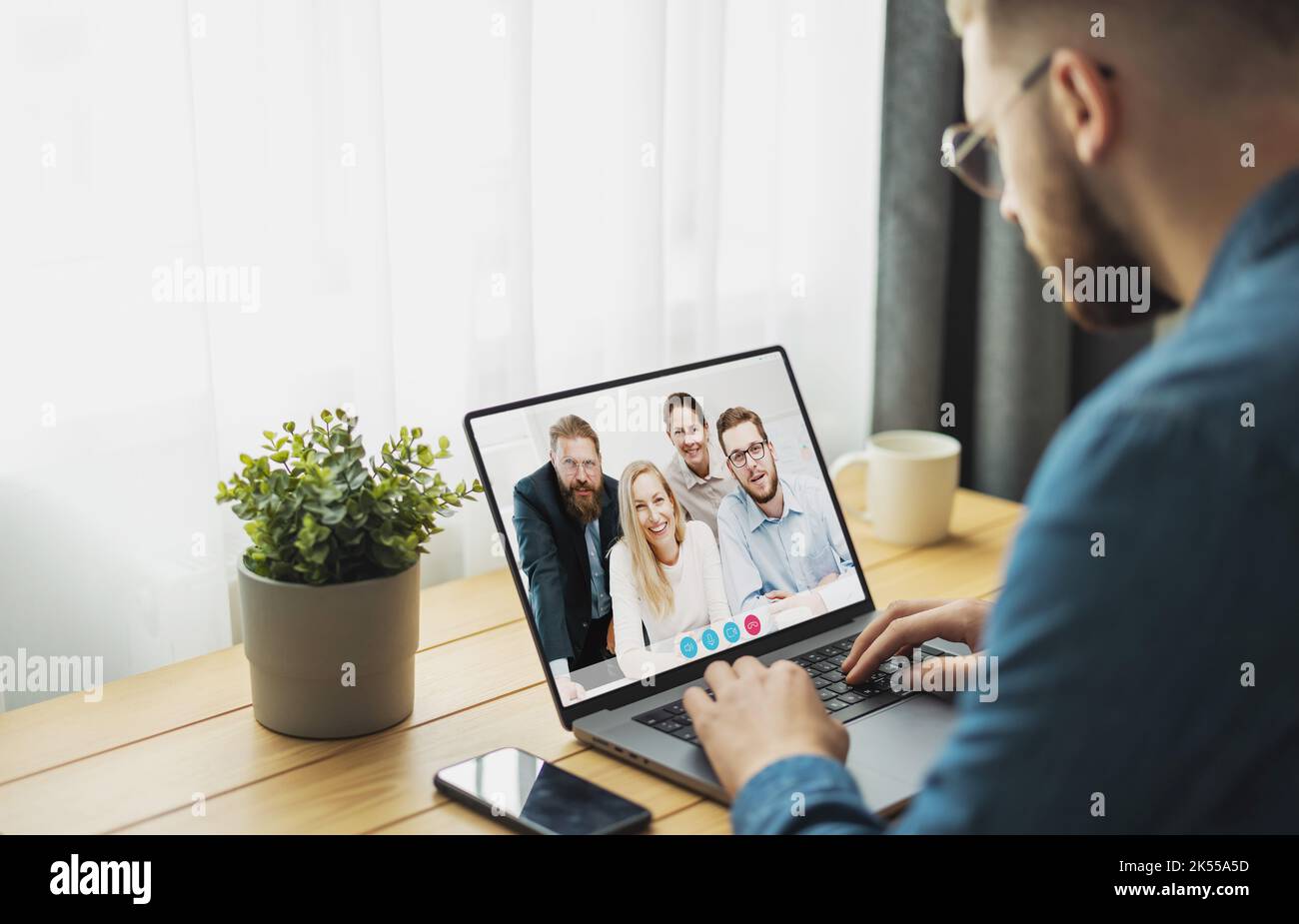 Videoconference business meeting screen hi-res stock photography and ...