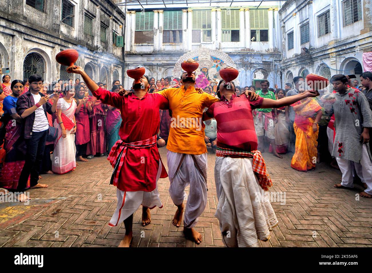Serampore, India. 05th Oct, 2022. Hindu devotees seen dancing with ...
