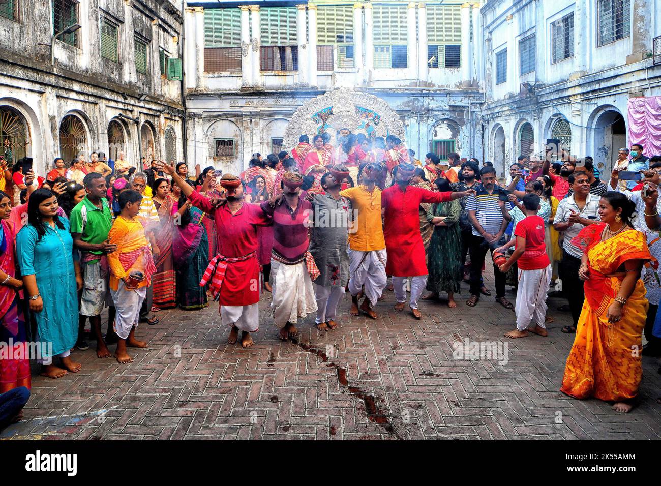 Serampore, India. 05th Oct, 2022. Hindu devotees seen dancing with ...