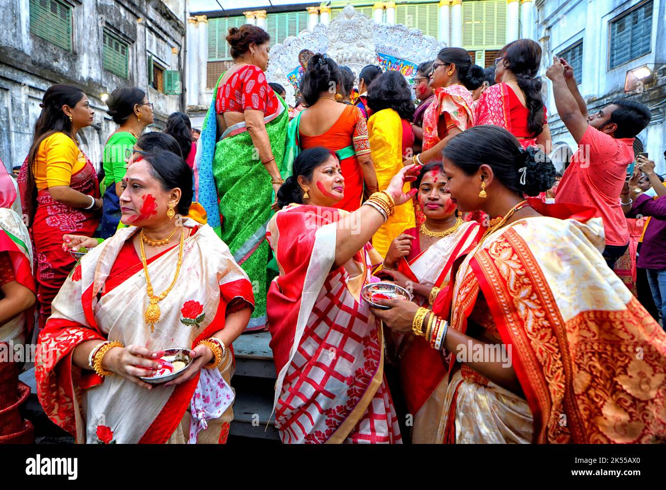Sindhoor khela hi-res stock photography and images - Alamy