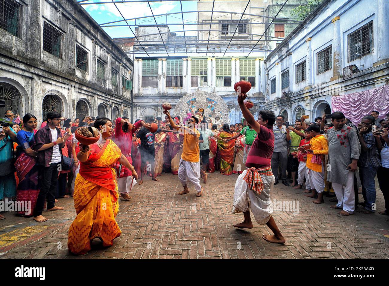 Serampore, India. 05th Oct, 2022. Hindu devotees seen dancing with ...