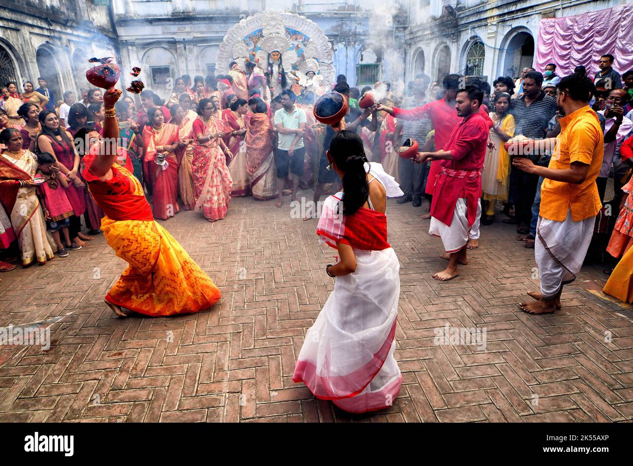 Serampore, India. 05th Oct, 2022. Hindu devotees seen dancing with ...
