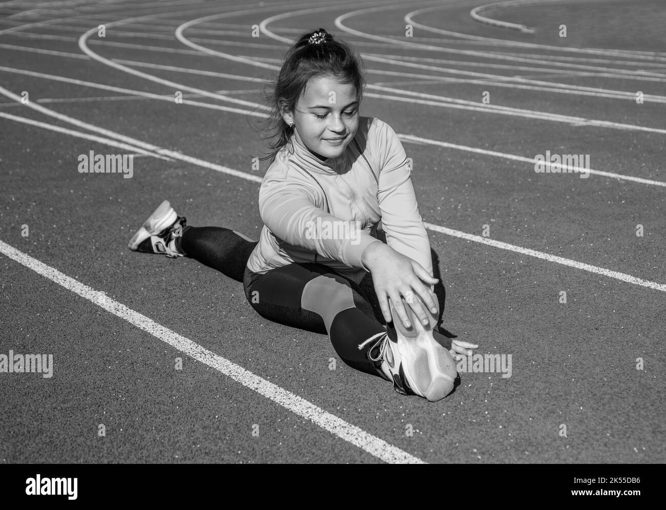 Splits exercise routine. Flexible kid do splits. Leg stretch ...