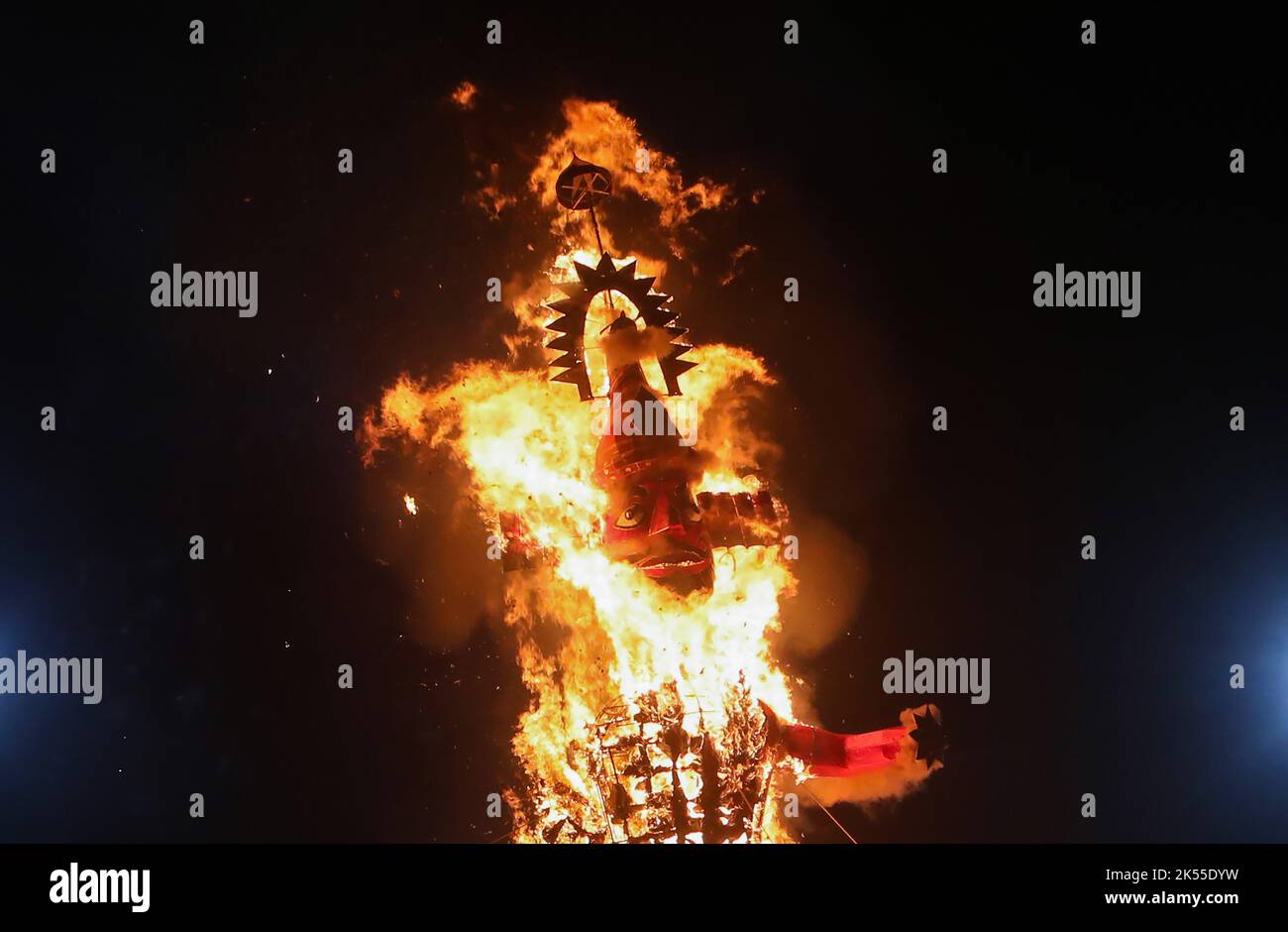 Mumbai, Maharashtra, India. 5th Oct, 2022. An effigy of demon king ...