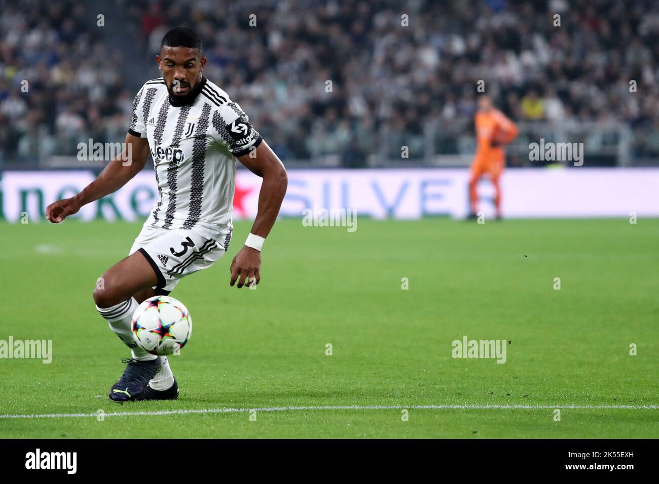 Turin, Italy. October 5, 2022, Gleison Bremer of Juventus Fc controls ...