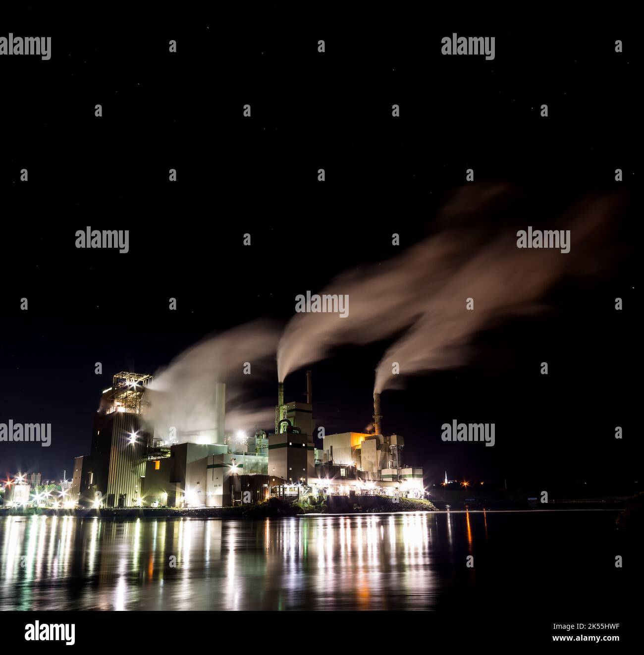 Well lit night sky hi-res stock photography and images - Alamy