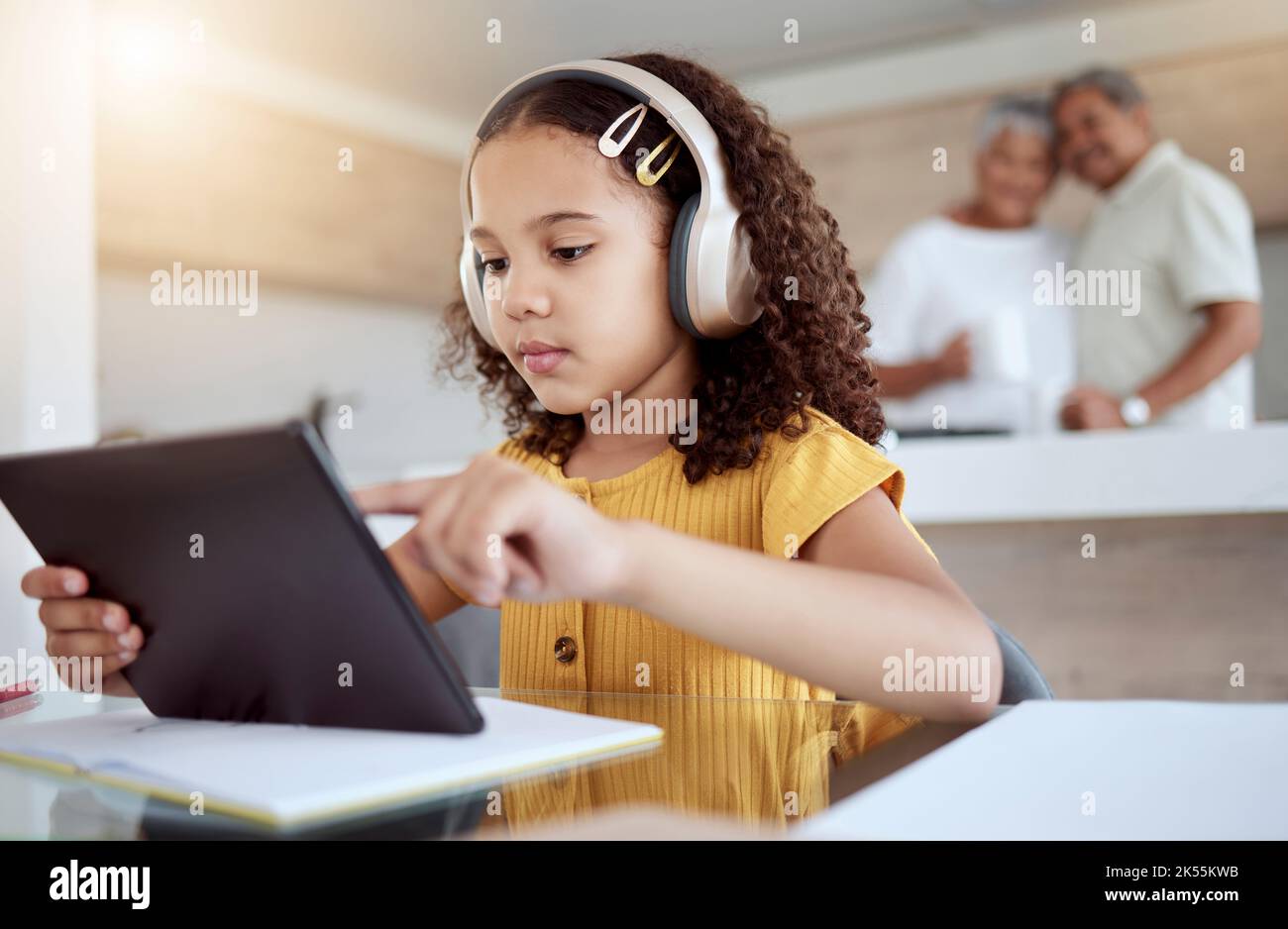 Elderly student class hi-res stock photography and images - Alamy