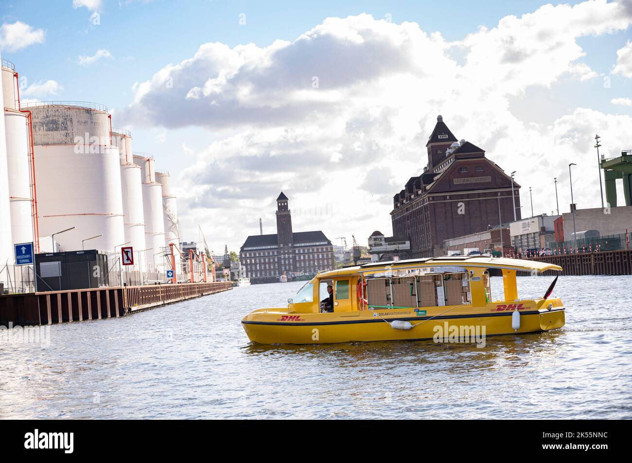 Berlin, Germany. 06th Oct, 2022. A Deutsche Post DHL solar ship sails ...
