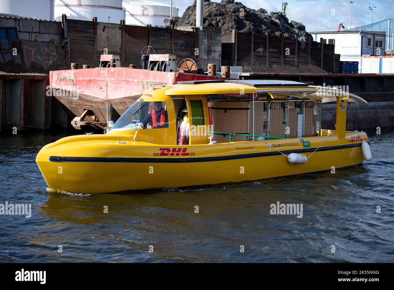 Berlin, Germany. 06th Oct, 2022. A Deutsche Post DHL solar ship sails ...