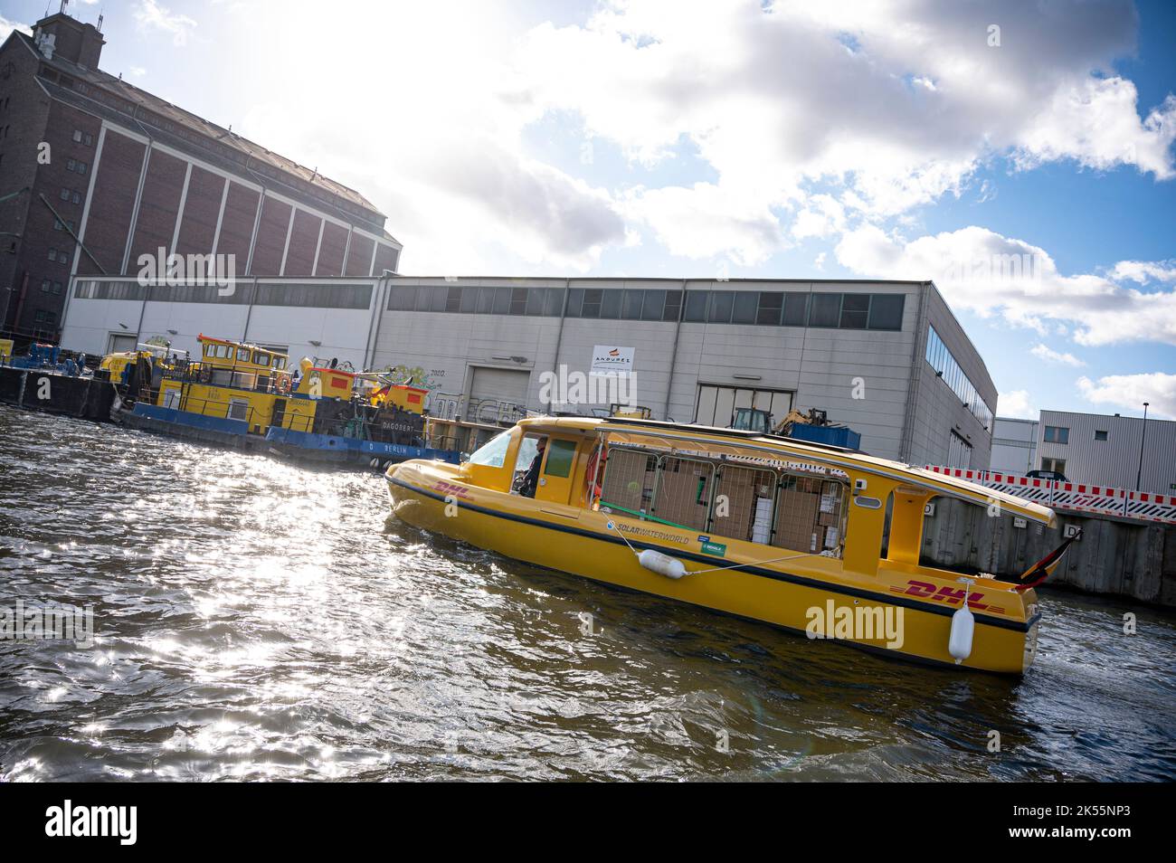 Berlin, Germany. 06th Oct, 2022. A Deutsche Post DHL solar ship sails ...