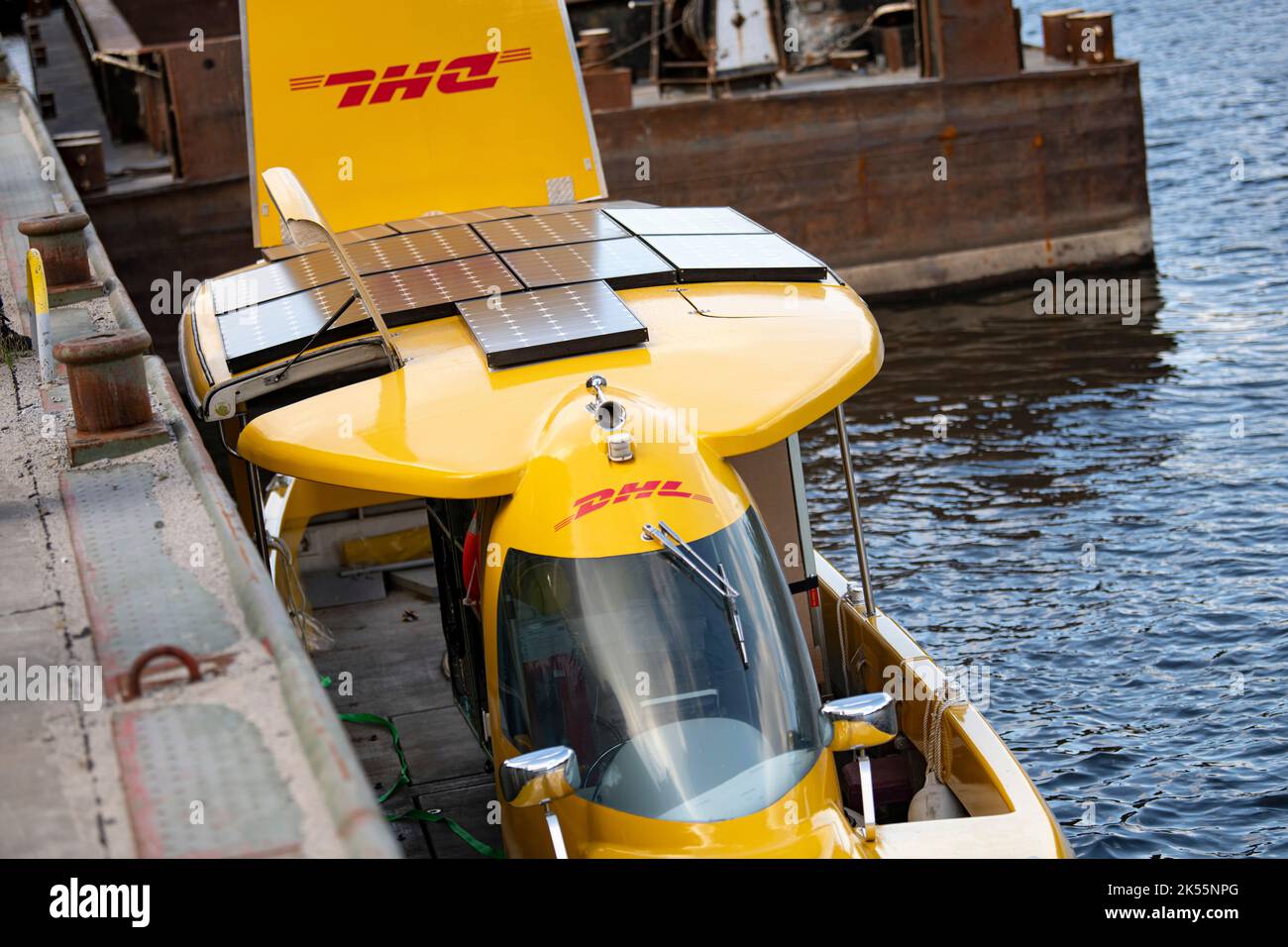 Berlin, Germany. 06th Oct, 2022. A Deutsche Post DHL solar ship is ...