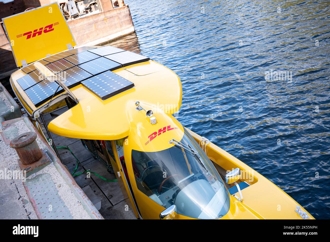 Berlin, Germany. 06th Oct, 2022. A Deutsche Post DHL solar ship is ...