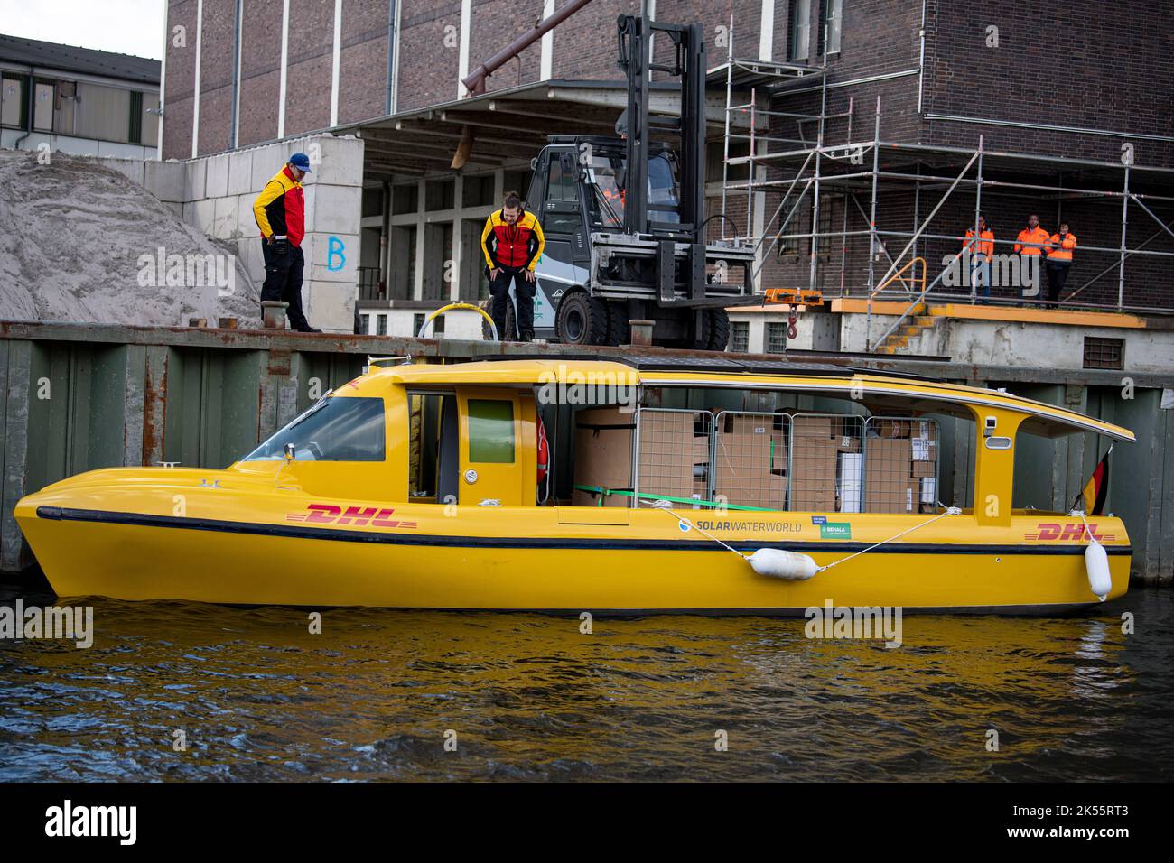 Berlin, Germany. 06th Oct, 2022. A Deutsche Post DHL solar ship is ...