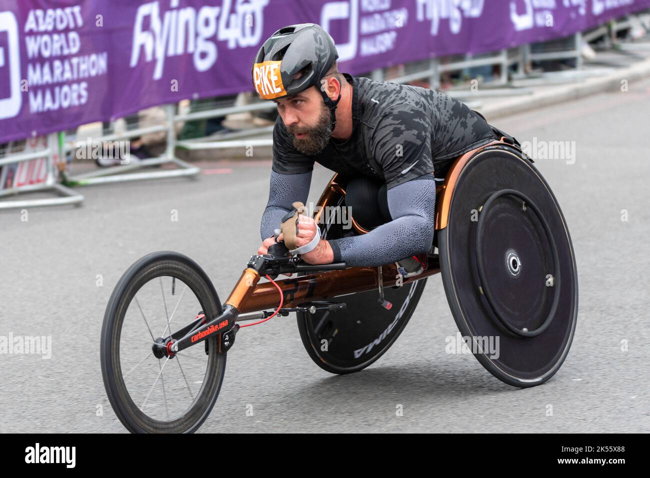 Aaron Pike wheelchair athlete racing in the TCS 2022 London Marathon ...
