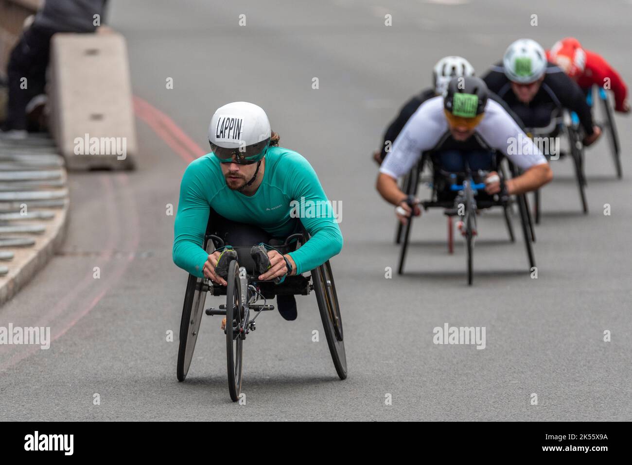 Jake Lappin wheelchair athlete racing in the TCS 2022 London Marathon ...