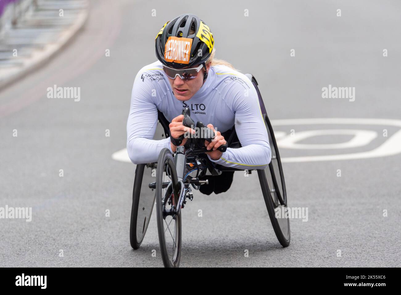 Catherine Debrunner wheelchair athlete racing in the TCS 2022 London ...