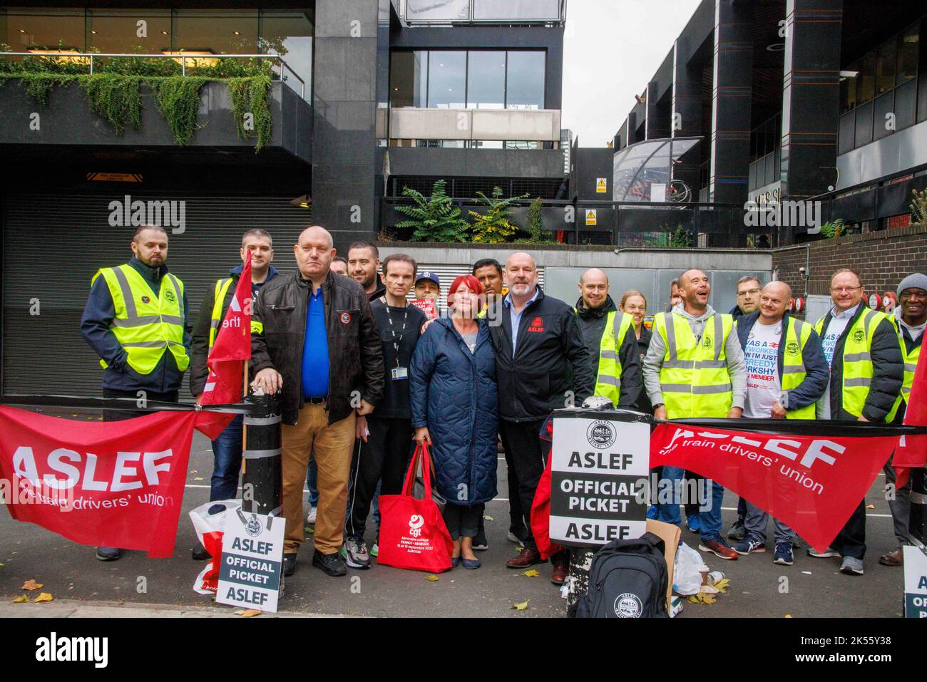 London, UK. 5th Oct, 2022. Mick Whelan (Centre), General Secretary of ...