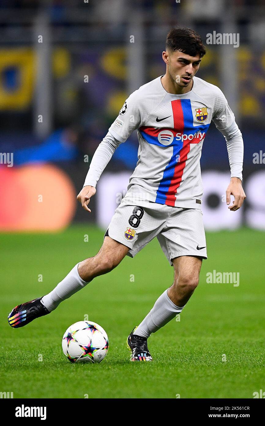 Pedri football 2022 hi-res stock photography and images - Alamy