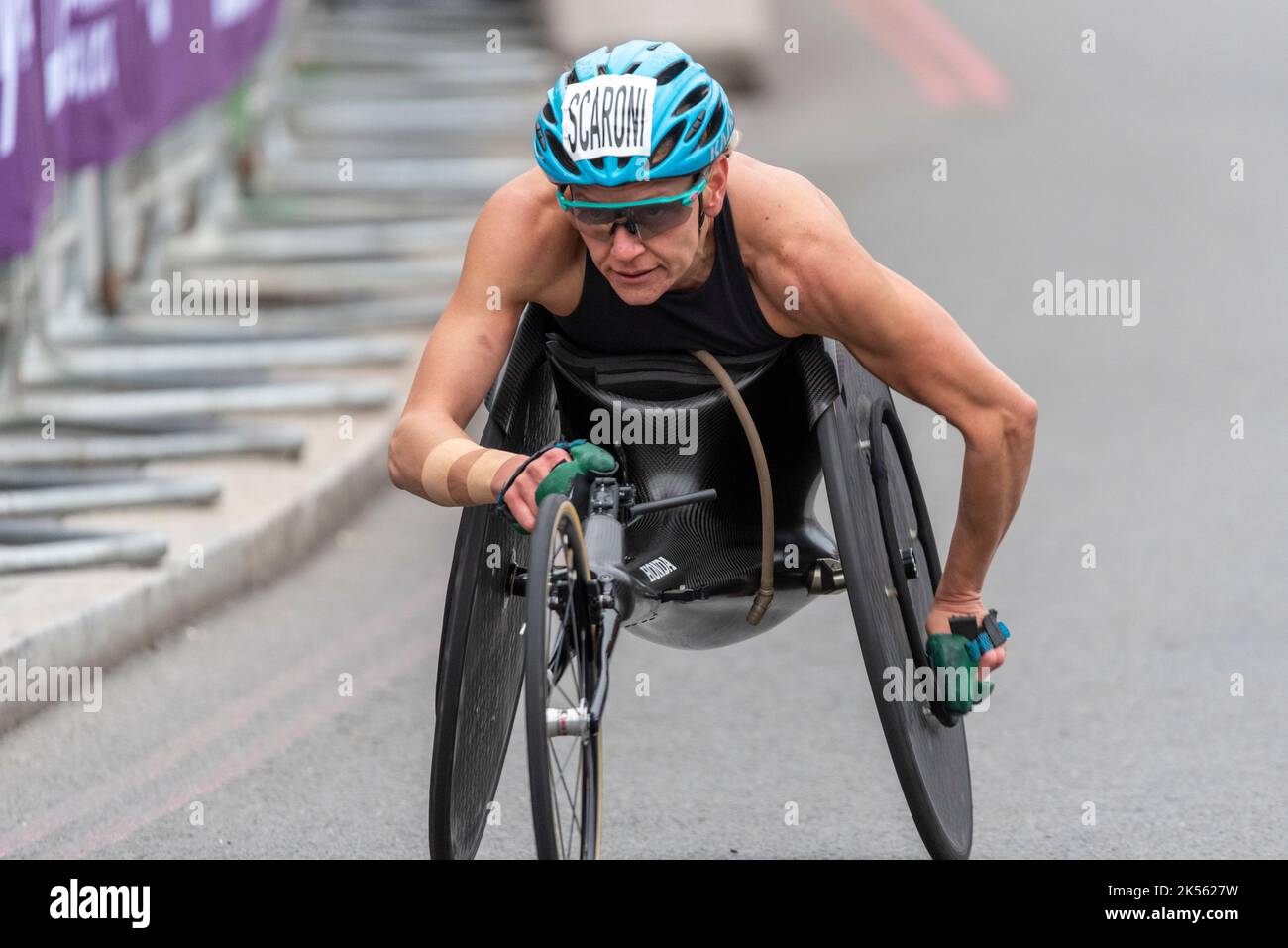 Susannah Scaroni wheelchair athlete racing in the TCS 2022 London ...