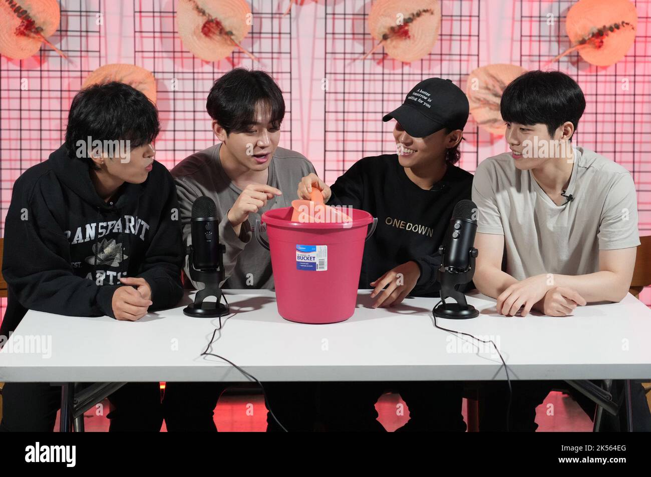 Los Angeles, CA, October 5, 2022, (L-R) South Korean band The Rose ...