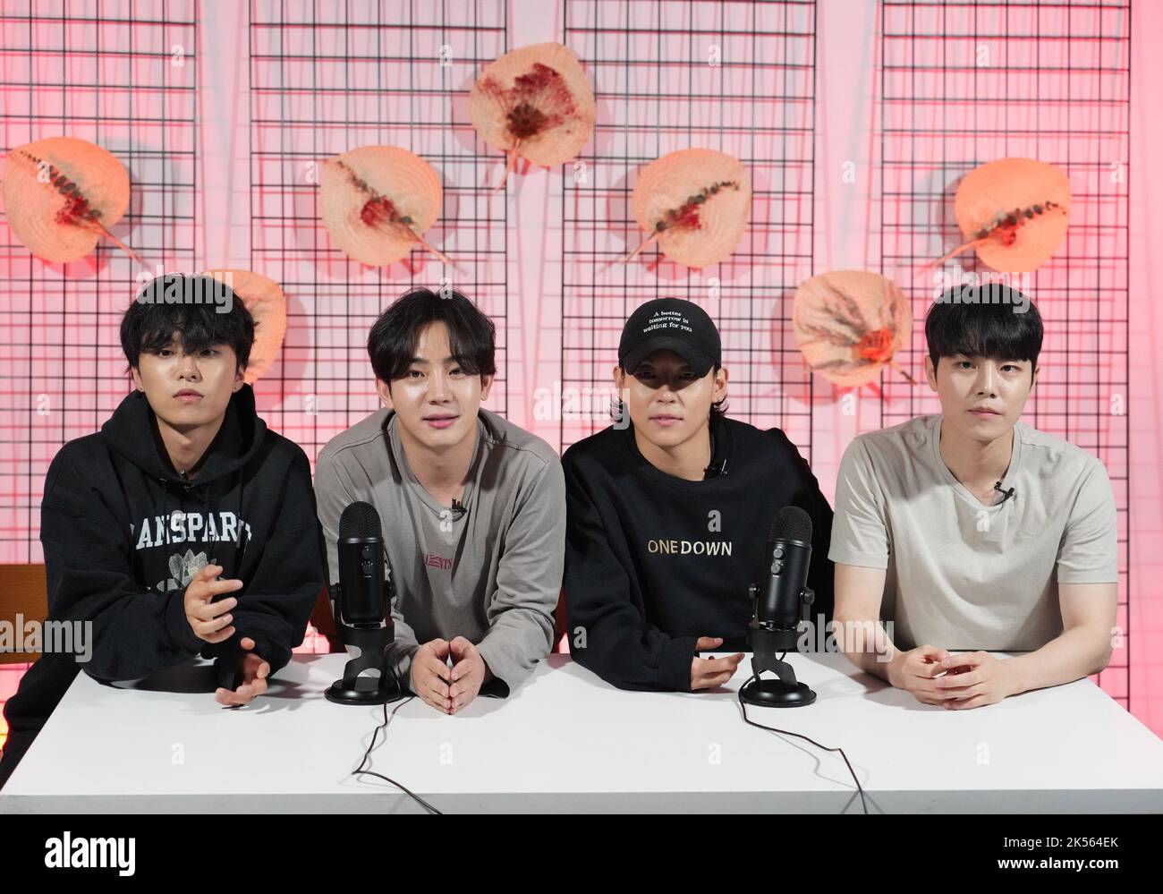 Los Angeles, CA, October 5, 2022, (L-R) South Korean band The Rose ...