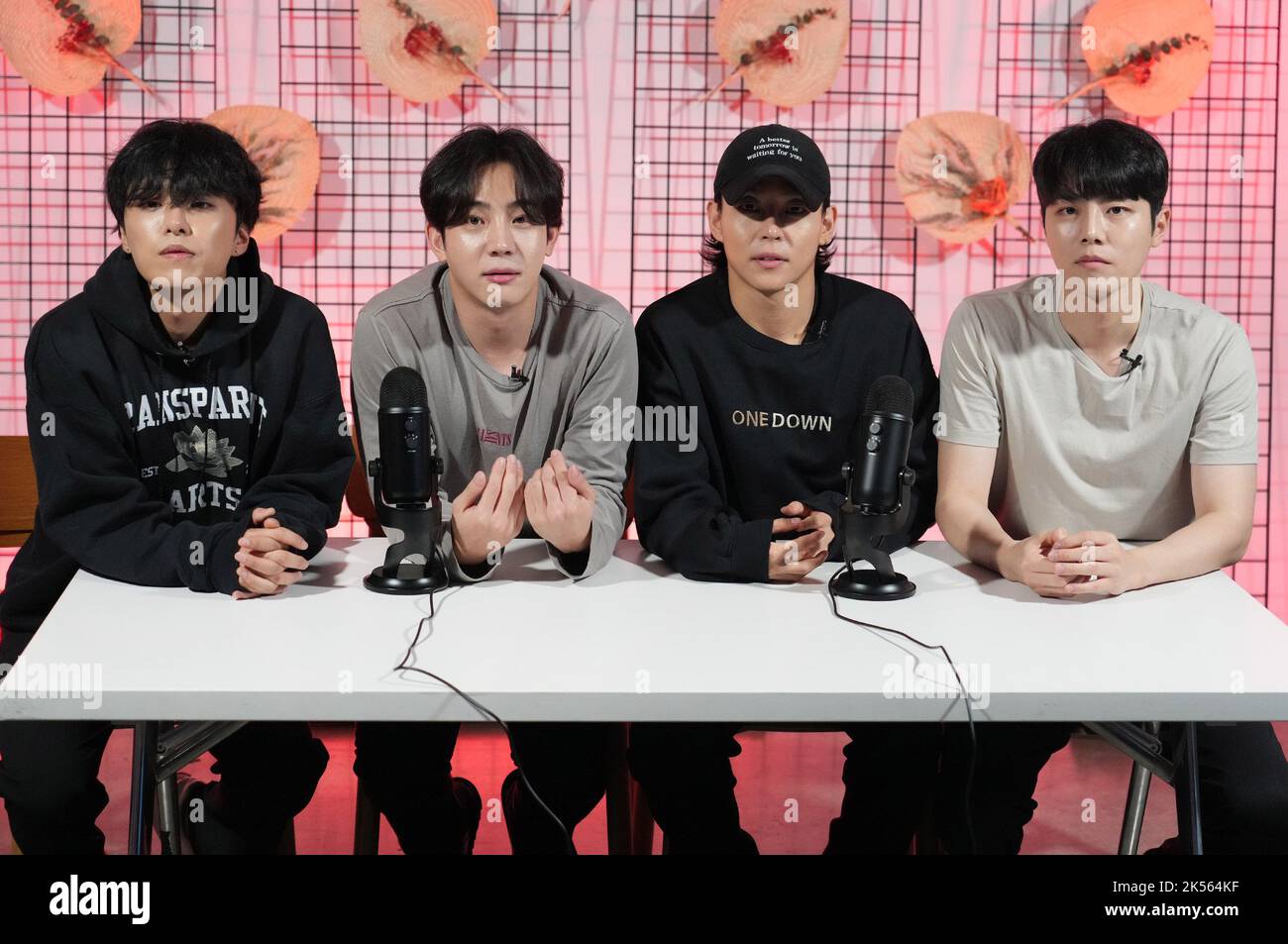 Los Angeles, CA, October 5, 2022, (L-R) South Korean band The Rose ...