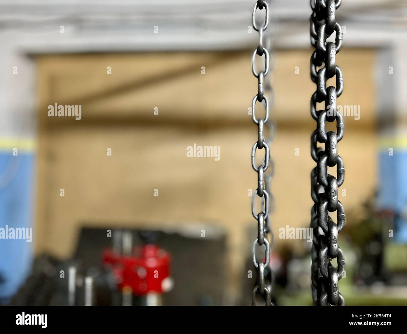 Hanging two chains hi-res stock photography and images - Alamy