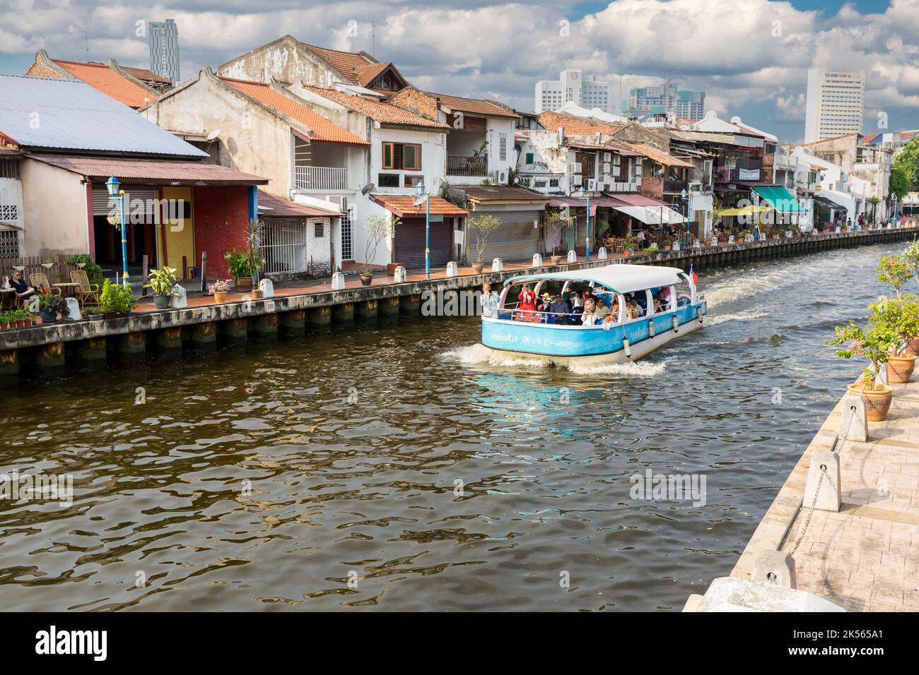 Melaka River Cruise Boat, also showing Melaka Riverwalk. Melaka ...