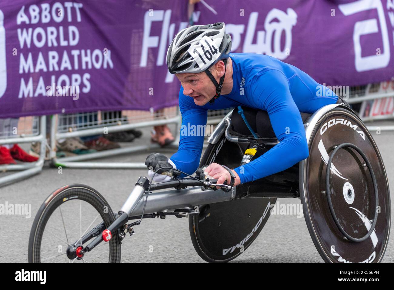 Matthew Clarke wheelchair athlete racing in the TCS 2022 London ...