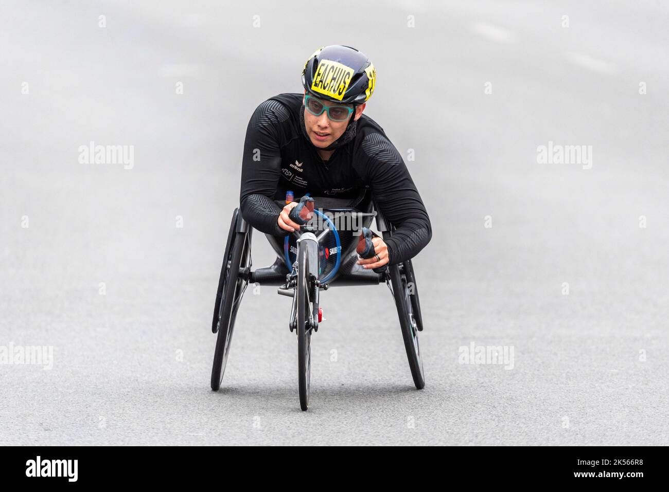 Patricia Eachus wheelchair athlete racing in the TCS 2022 London ...