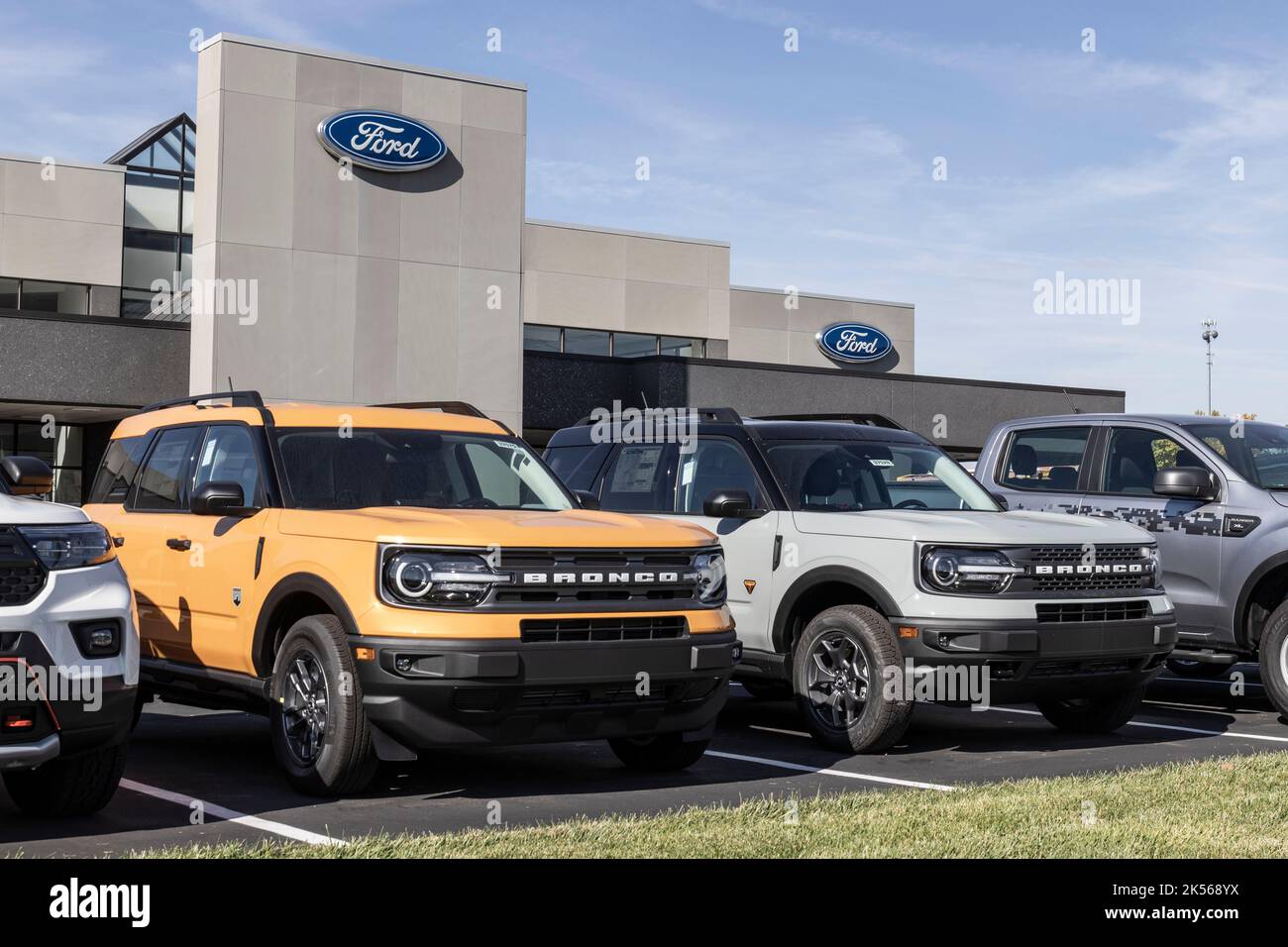 Ford f150 in road hi-res stock photography and images - Alamy