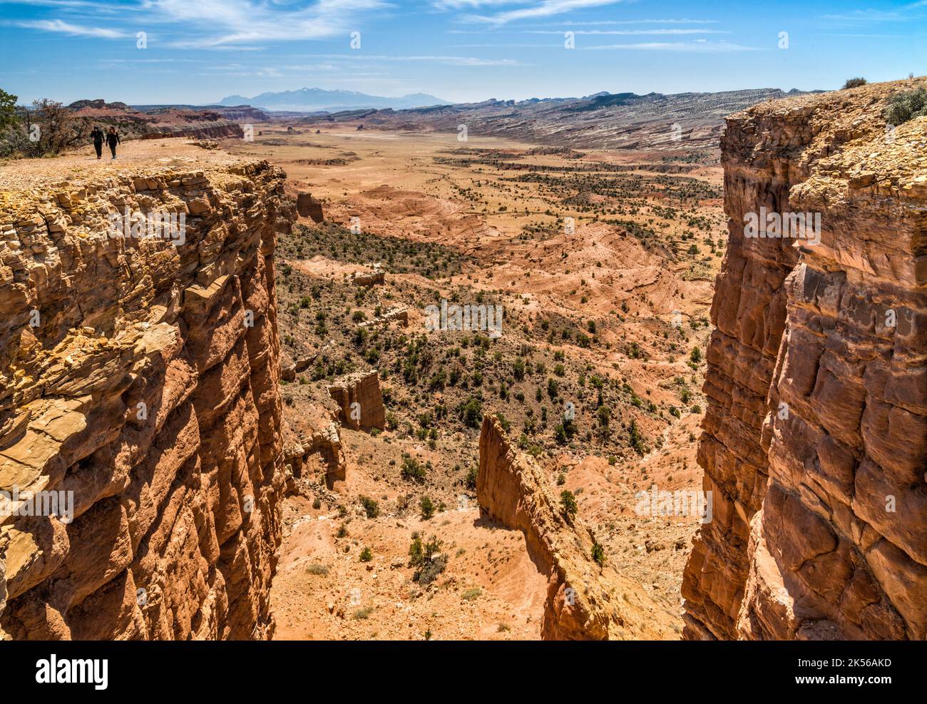Cliffs of The Hartnet, over Upper South Desert, from viewpoint near ...