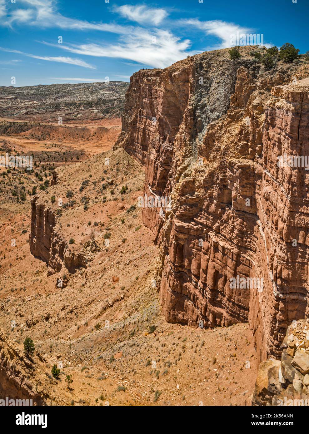 Cliffs of The Hartnet, over Upper South Desert, from viewpoint near ...
