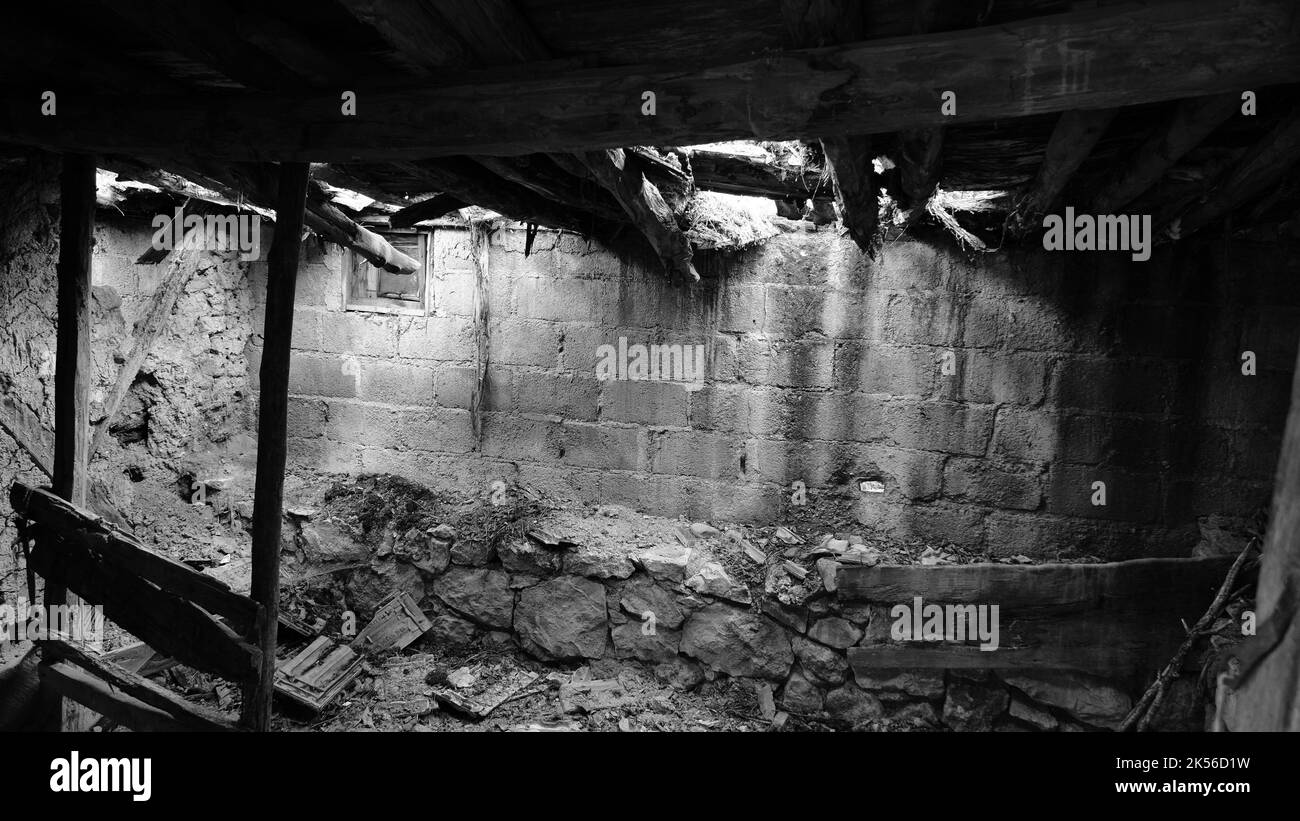 Abandoned ruined building Stock Photo - Alamy