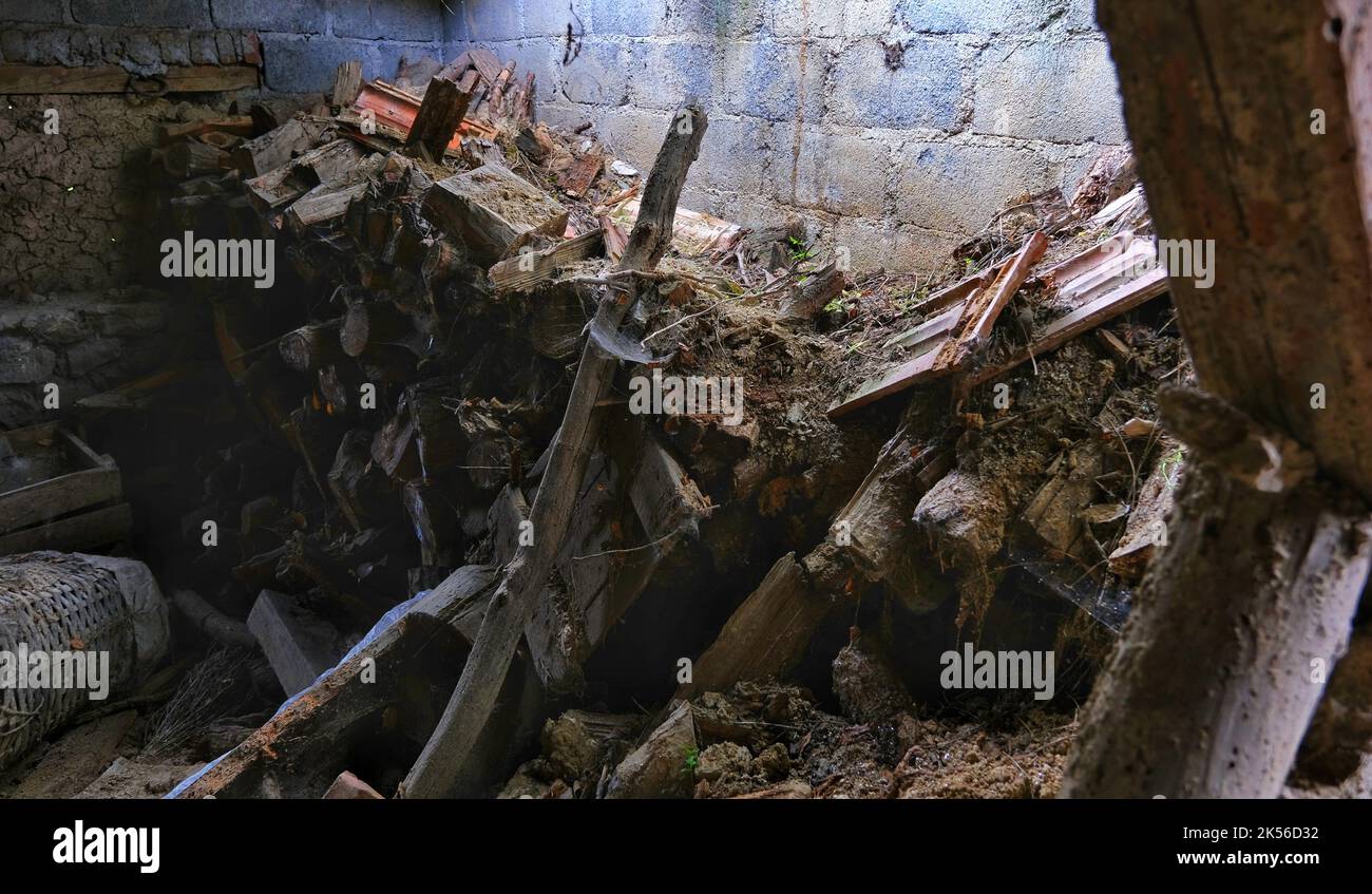 Destroyed building 3d hi-res stock photography and images - Alamy