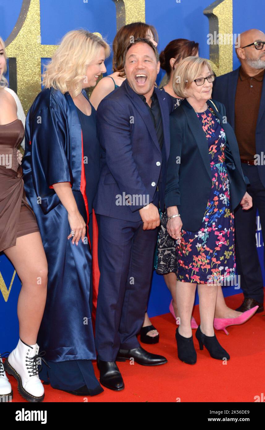 Photo Must Be Credited ©Alpha Press 078237 05/10/2022 Stephen Graham and Wife Hannah Walters ...