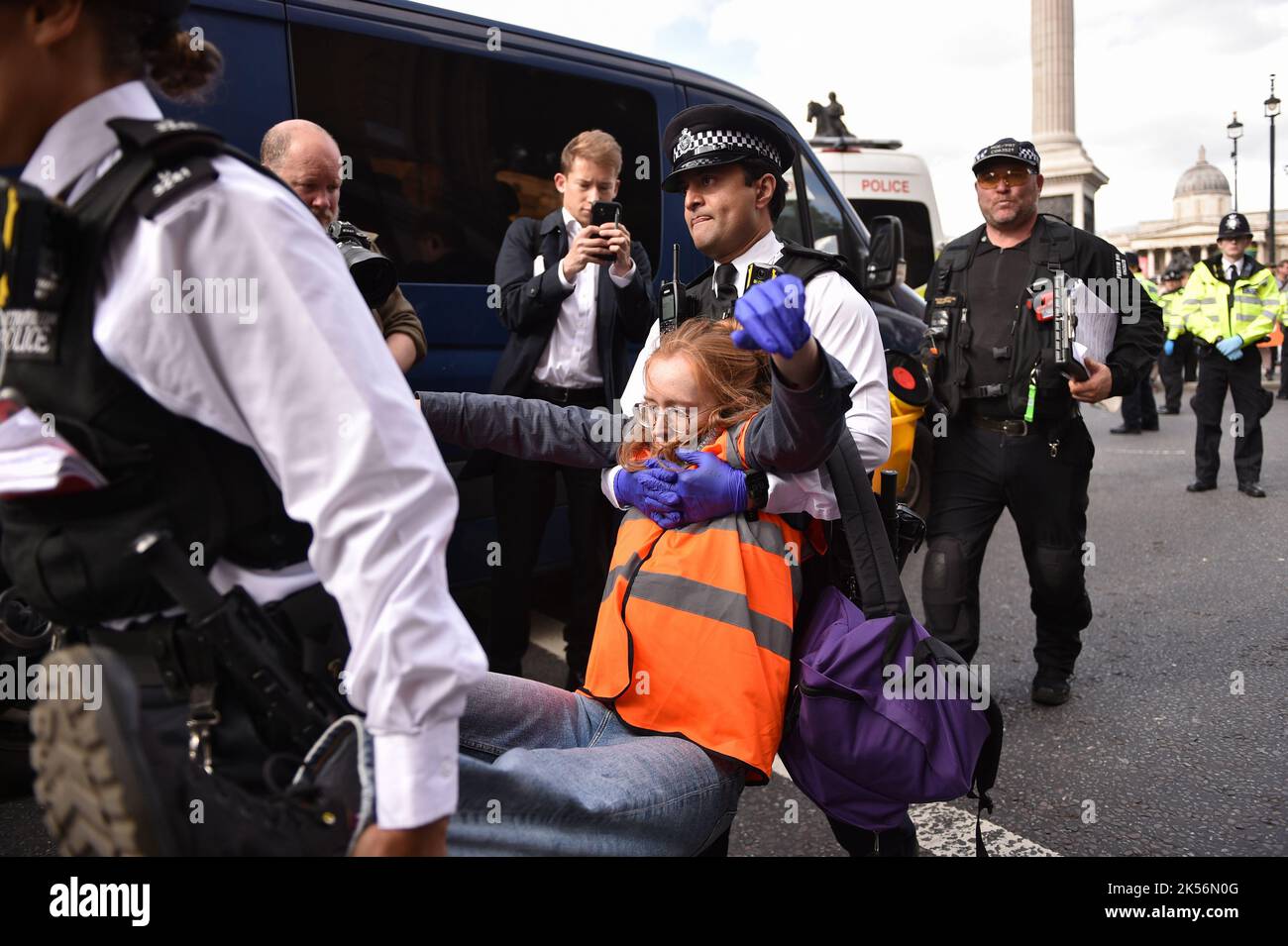 London, England, UK. 6th Oct, 2022. Met Police arrest protester during ...