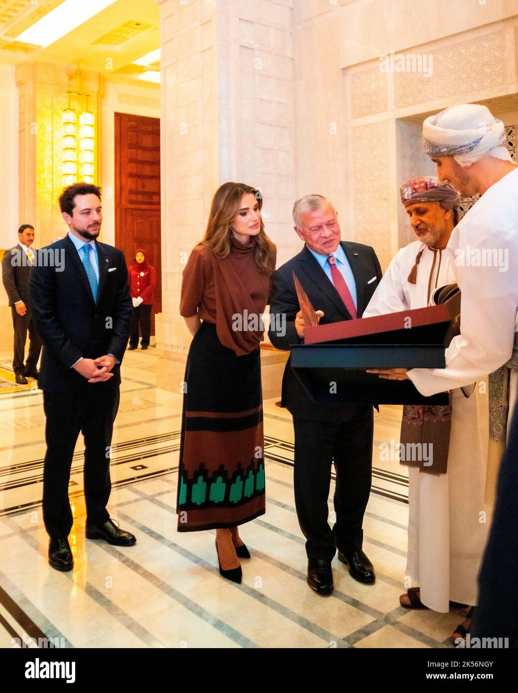 Muscat, Oman. 05th Oct, 2022. TM King Abdullah II and Queen Rania, and ...