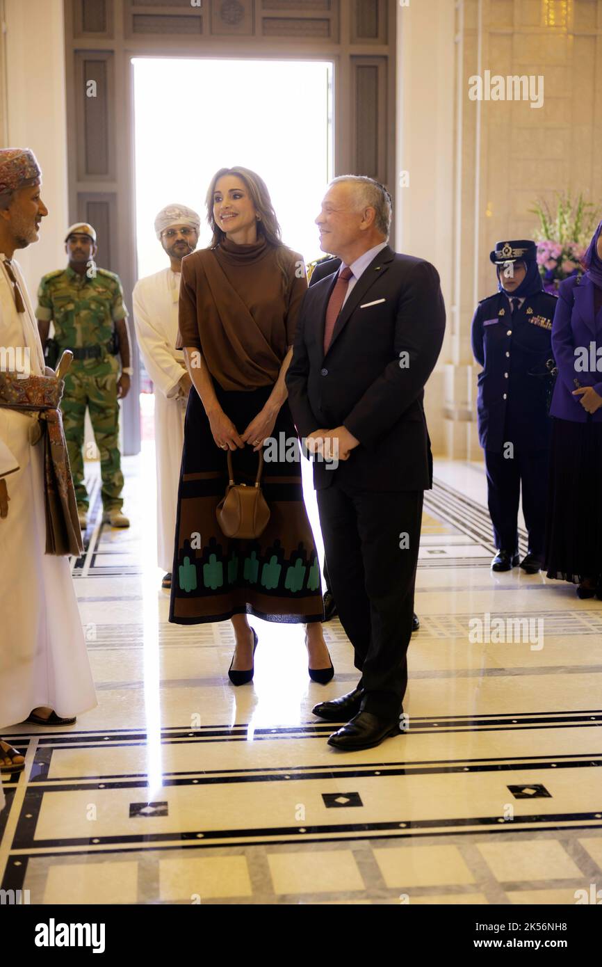 Muscat, Oman. 05th Oct, 2022. TM King Abdullah II and Queen Rania, and ...