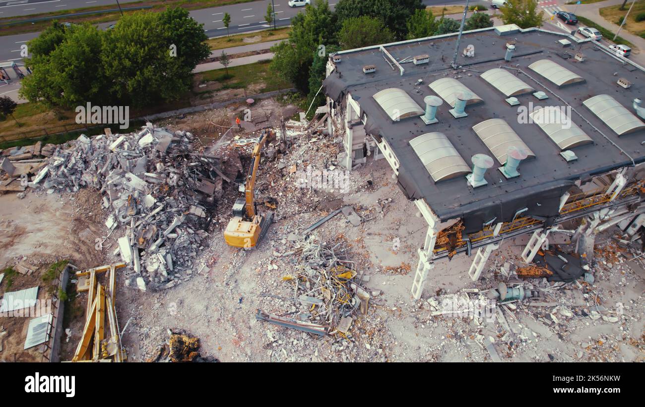 Demolition of huge structure hi-res stock photography and images - Alamy