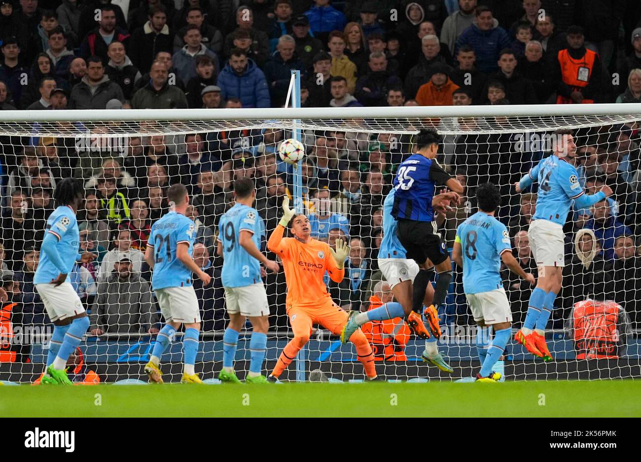 Manchester Stadium, Manchester, UK. 5th Oct, 2022. Ederson (Manchester ...