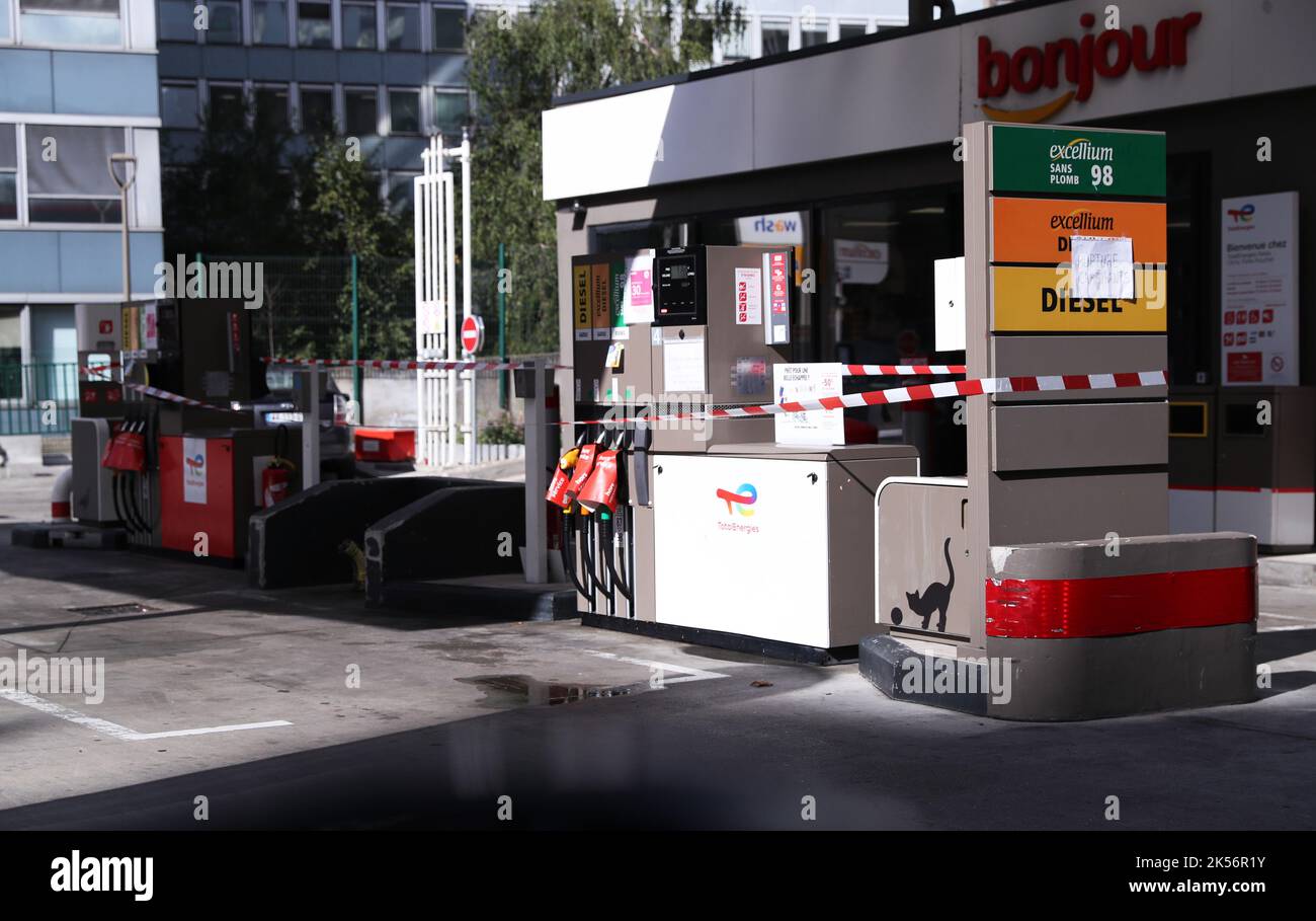 Paris, France. 6th Oct, 2022. A temporarily closed Total Energies gas ...