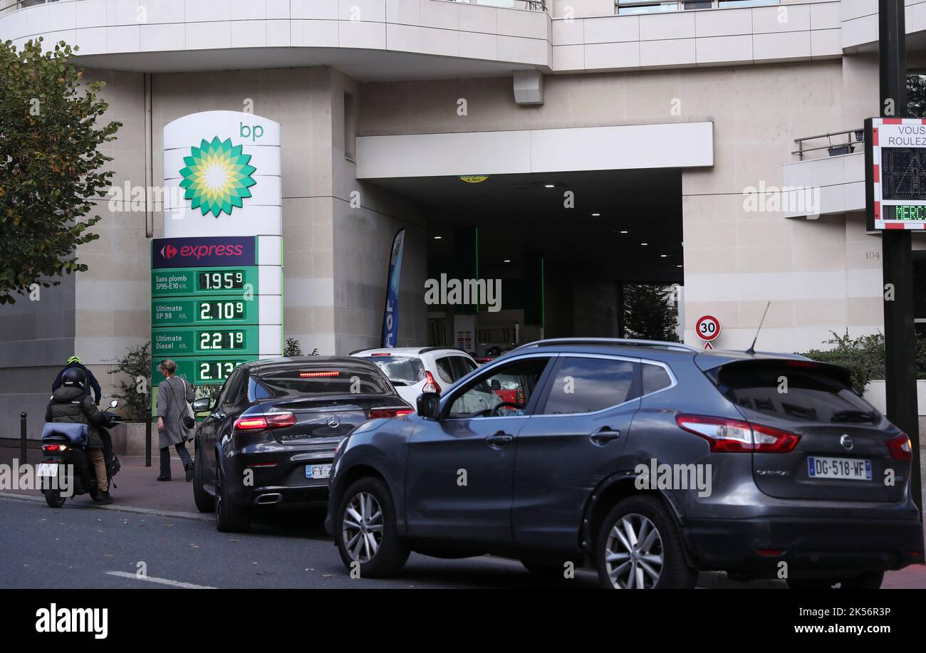 Bp service station hi-res stock photography and images - Alamy