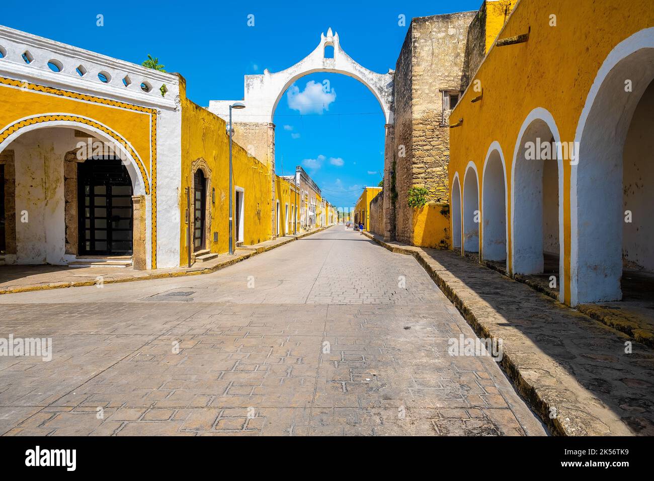 The yellow town of Izamal in Yucatan, Mexico Stock Photo - Alamy