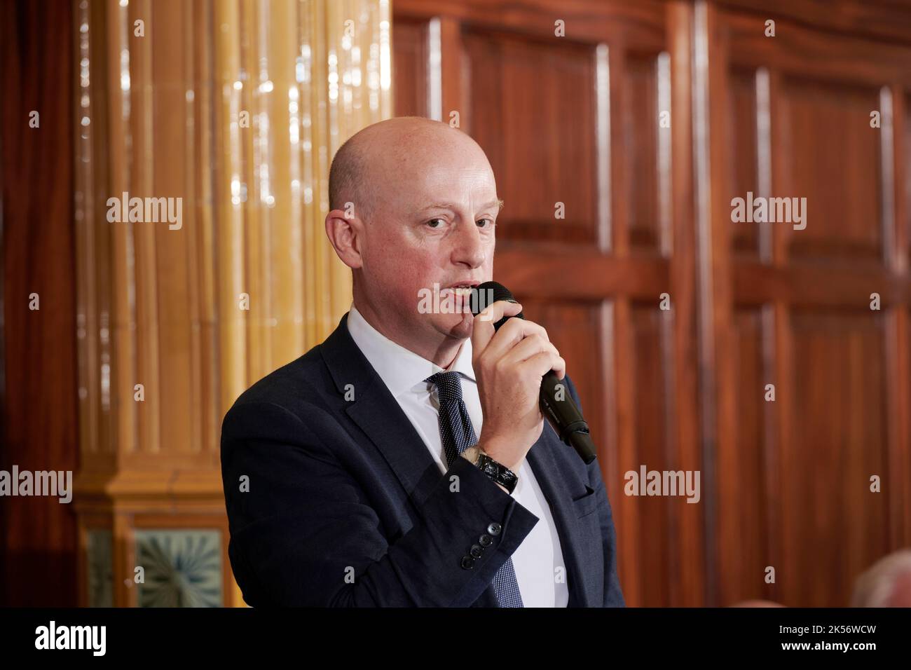 Harry mount editor hi-res stock photography and images - Alamy