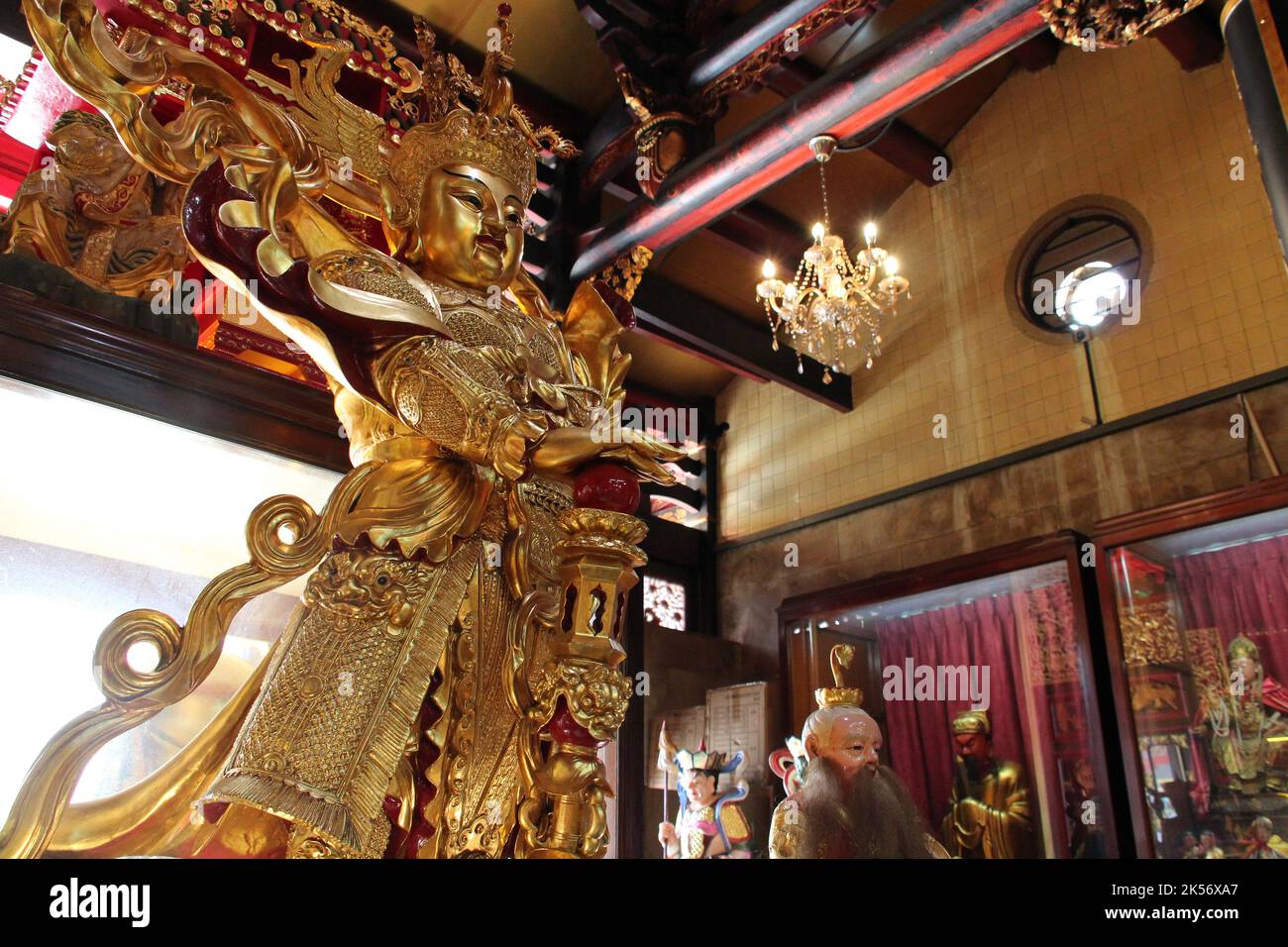 chinese temple (leong san see) in singapore Stock Photo - Alamy
