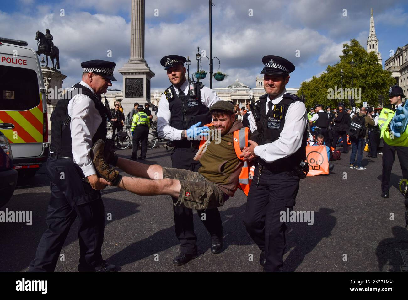 London, UK. 6th October 2022. Police arrest Just Stop Oil protesters ...