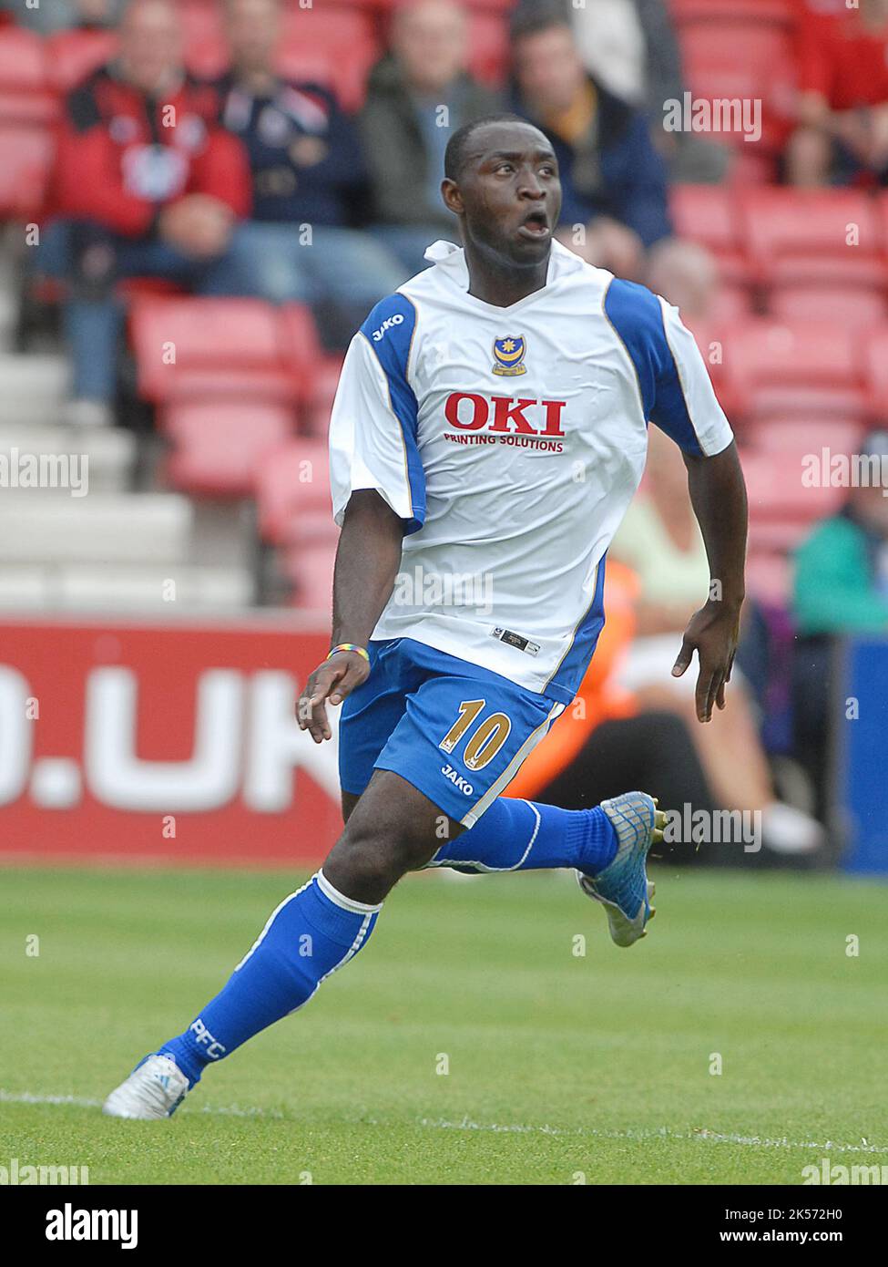 PORTSMOUTH FC 2006-2007 LOMANA LUA LUA PIC MIKE WALKER 2006 Stock Photo ...