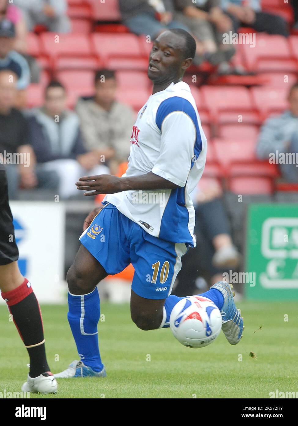 PORTSMOUTH FC 2006-2007 LOMANA LUA LUA PIC MIKE WALKER 2006 Stock Photo ...